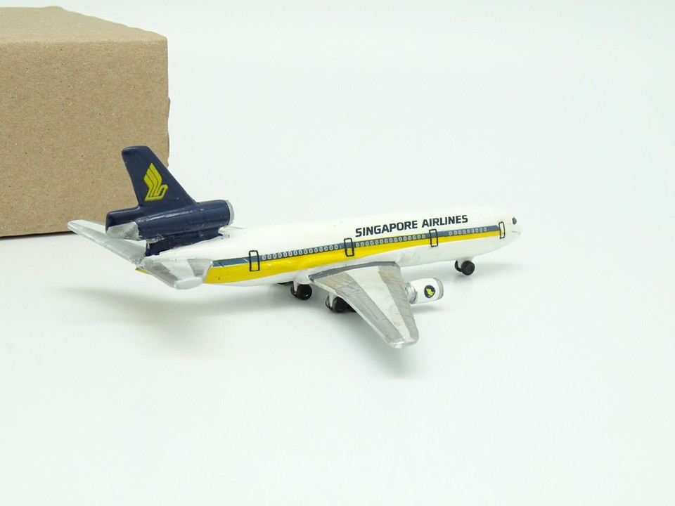 Majorette Metal Airplane Airlines 1/400 - Douglas DC-10 Singapore ...