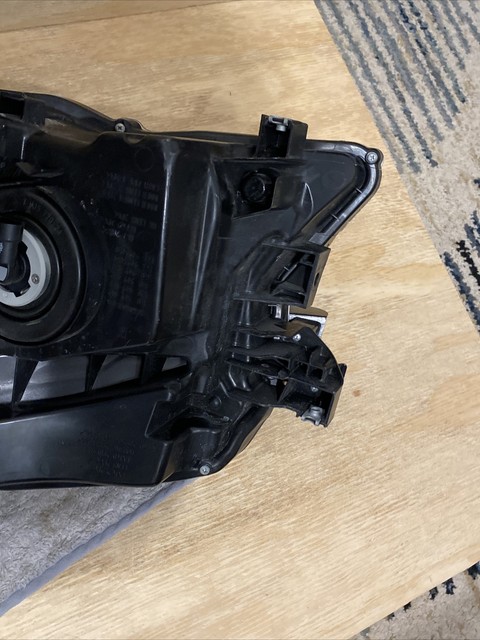 2016 - 2017 Honda Pilot Headlight Halogen OEM RH Passenger Cracked Lens ...