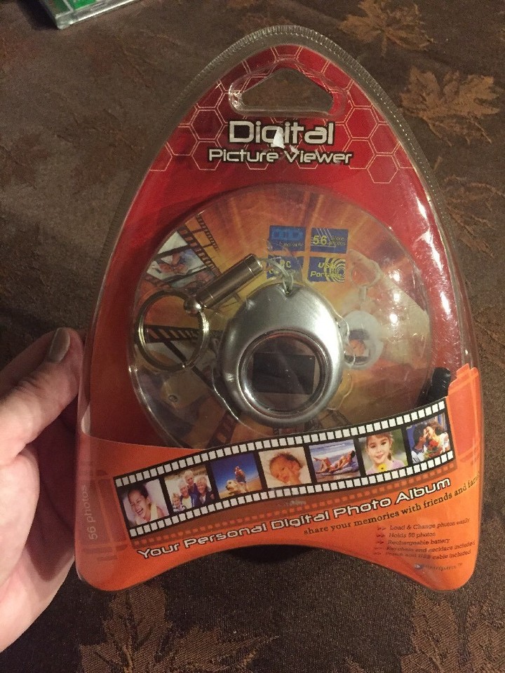 NEW Digital Picture Viewer Keychain / Necklace 56 Pics Share on the Go ...