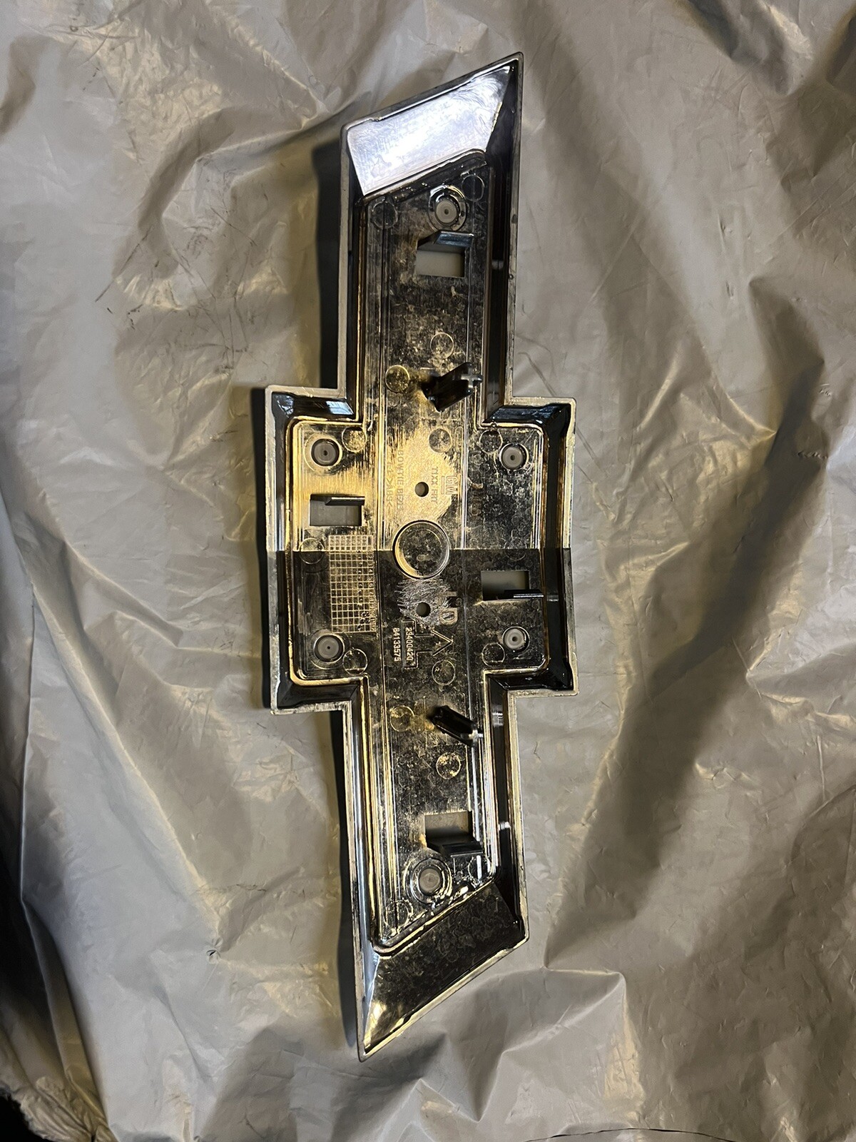 OEM GM 2019-2022 CHEVROLET SILVERADO BOWTIE FRONT EMBLEM 84133575 / ...
