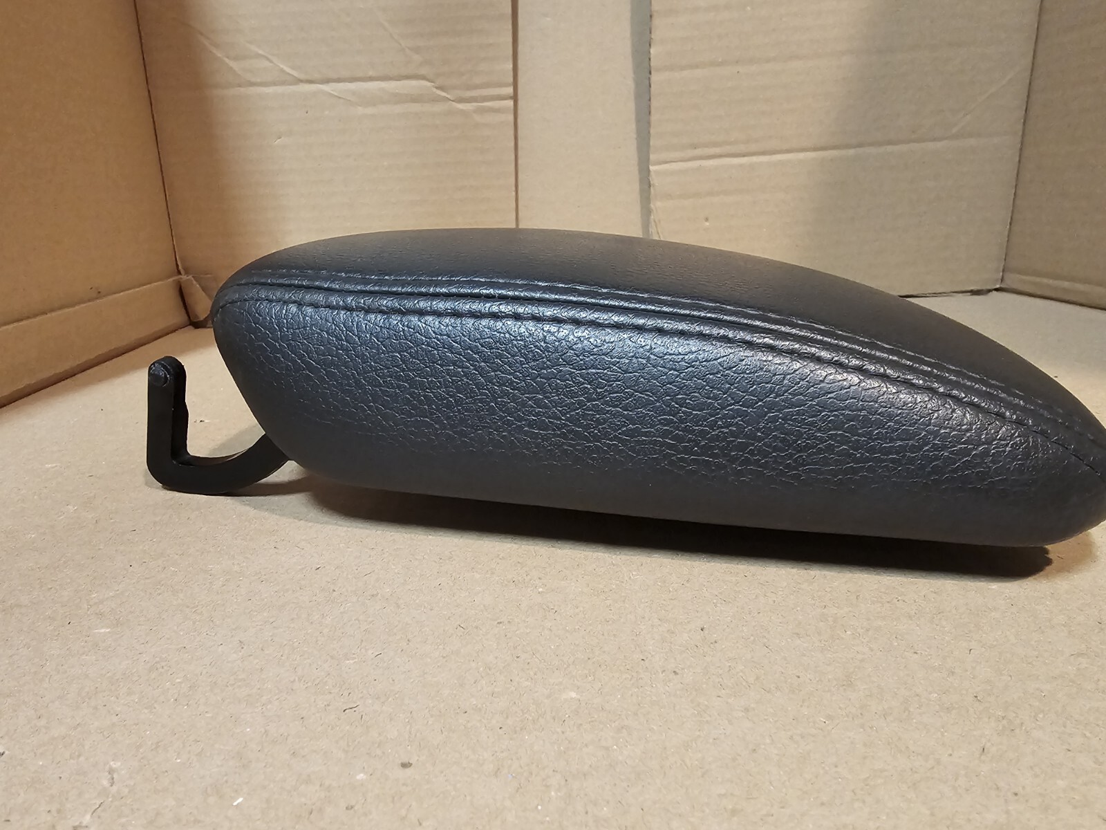 SAAB 9-3 CENTER CONSOLE LEATHER ARMREST NON ADJUSTABLE BLACK 2003-2011 ...