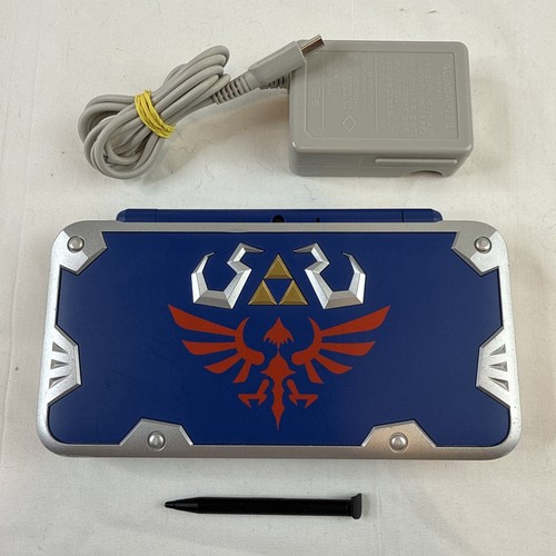 New Nintendo 2DS XL Hylian Shield Edition Legend of Zelda A Link ...