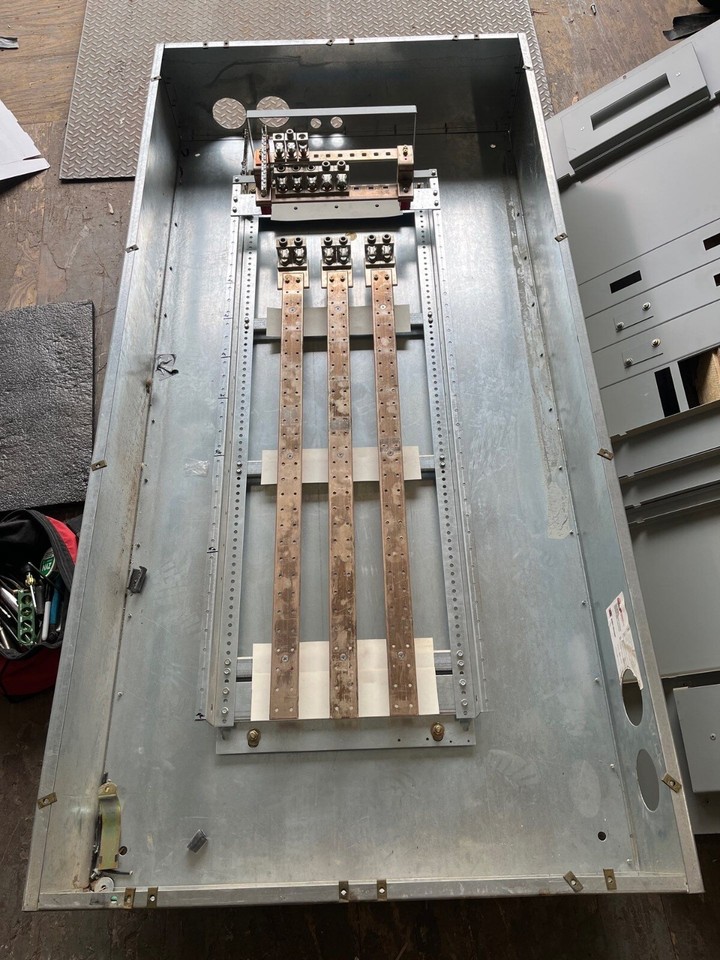 Eaton PRL4B Panelboard 600A 480Y/277V 3PH 4W MLO PRL4 Indoor BX3673 600 ...