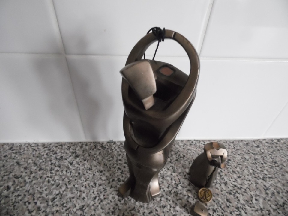 CWSL figurines couple cuddling & young girl bronze colour FOR REPAIR ...