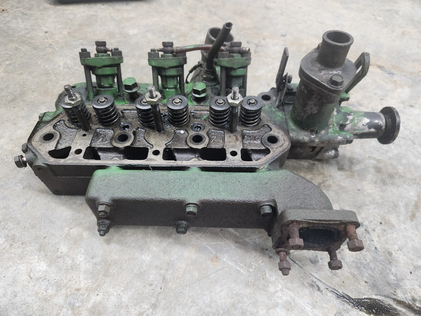 John Deere 750 Compact Tractor Cylinder Head with Injectors/Manifolds ...