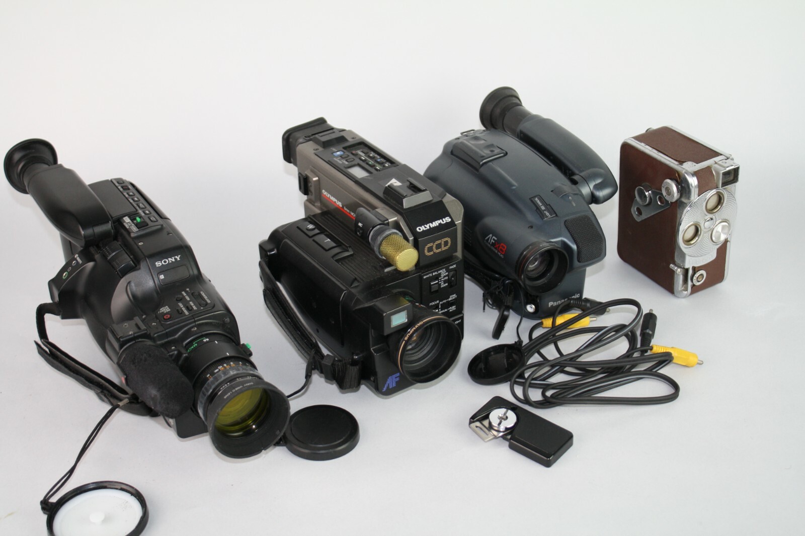 Lot of 4 Olympus VX-802-KU, Sony CCD-V101, Panasonic PV-19D Embassy ...