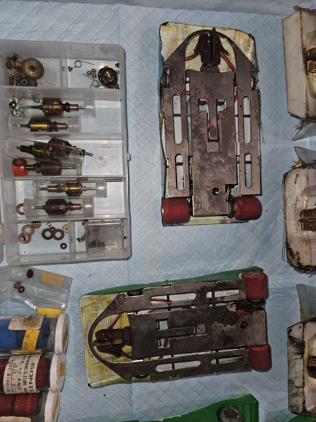 1/24 Vntg Wing SLOT CARS, MOTORS, PARTS, AND Parma Controllers UNTESTED ...