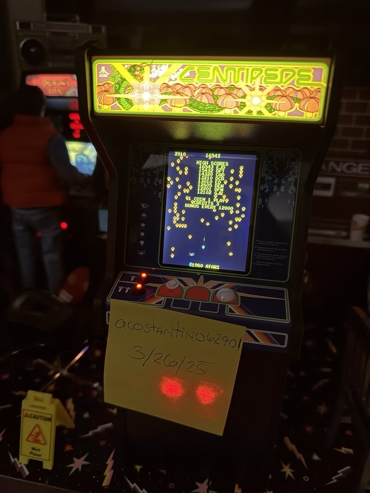 New Wave Toys Replicade - Centipede Mini Arcade Machine 1/6 Scale 12 ...