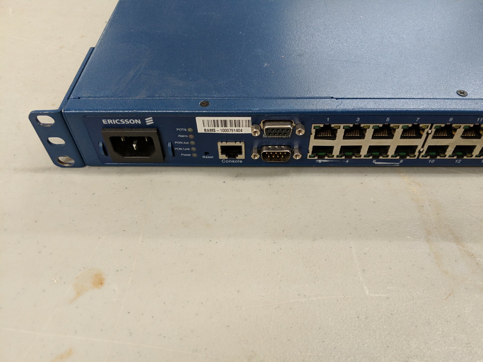 Ericsson Model T720G 24-Port Network Switch 100-240V 50/60 Hz 1.5A for ...