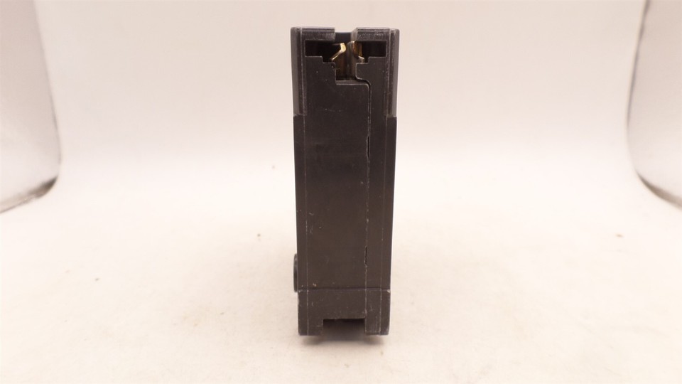 EATON BR130 BR 30A AMP 120/240 VOLTS SINGLE-POLE CIRCUIT BREAKER | eBay