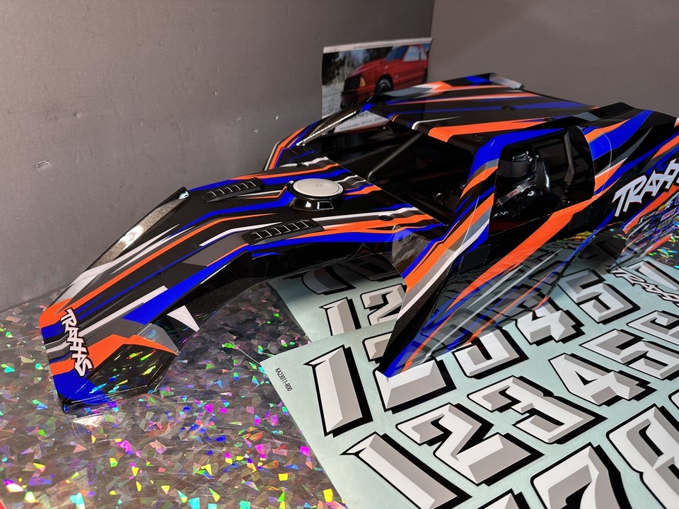 Traxxas MODIFIED mudboss Body Painted Complete Clipless NEW Blue Orange ...