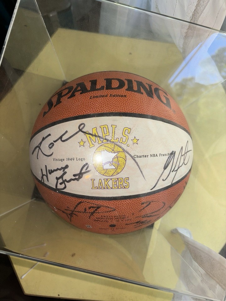 2000 NBA Championship / Limited Edition Of 5000 Signed Laker Ball | eBay