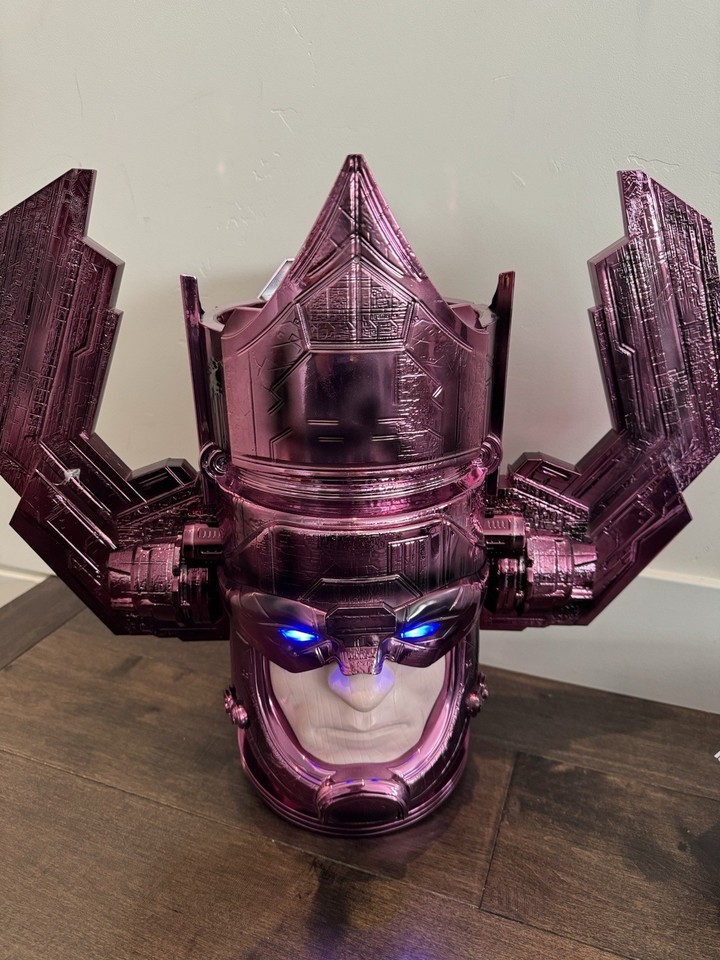 Fantastic Four Galactus Light-Up & Car Buckets Regal EXCLUSIVE IN HAND ...
