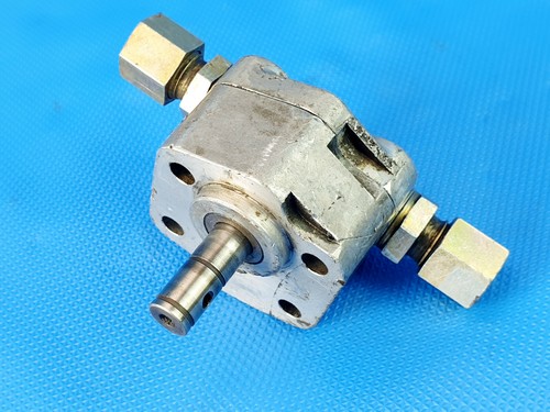 Orsta Zahnradpumpe AD2,5 TGL 17-747407 Traktor Multicar Stapler Pumpe ...
