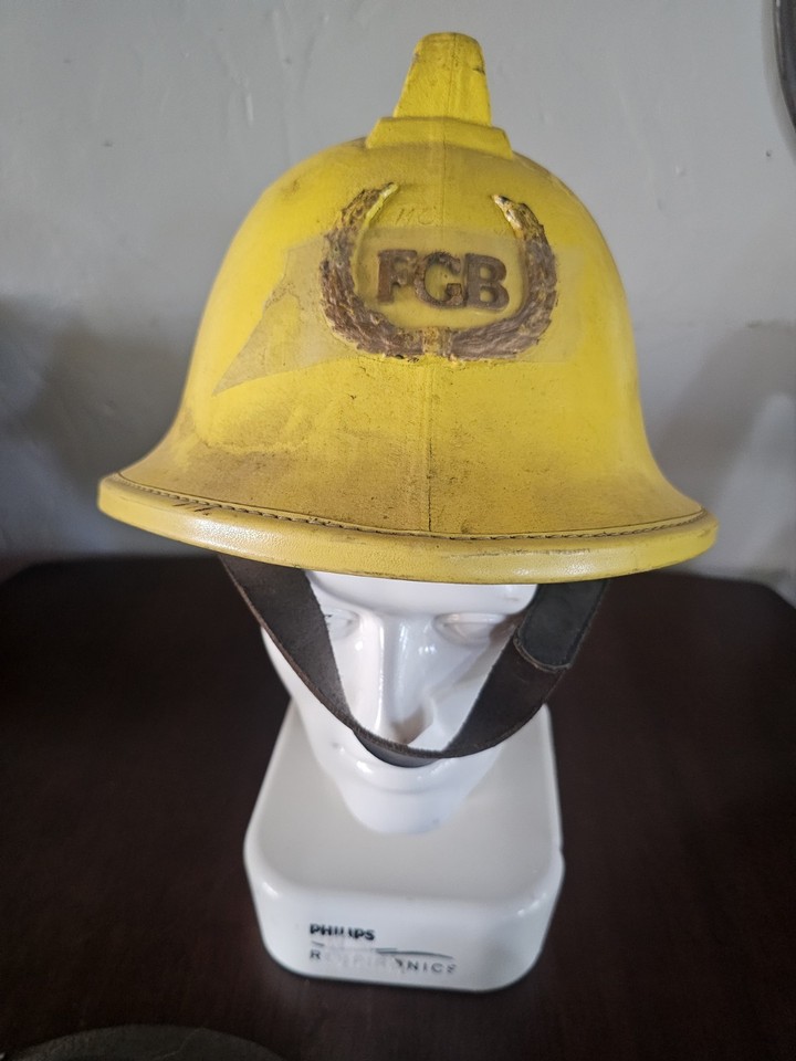 Vintage Hertfordshire Fire Brigade Firefighter Helmet Cromwell UK ...