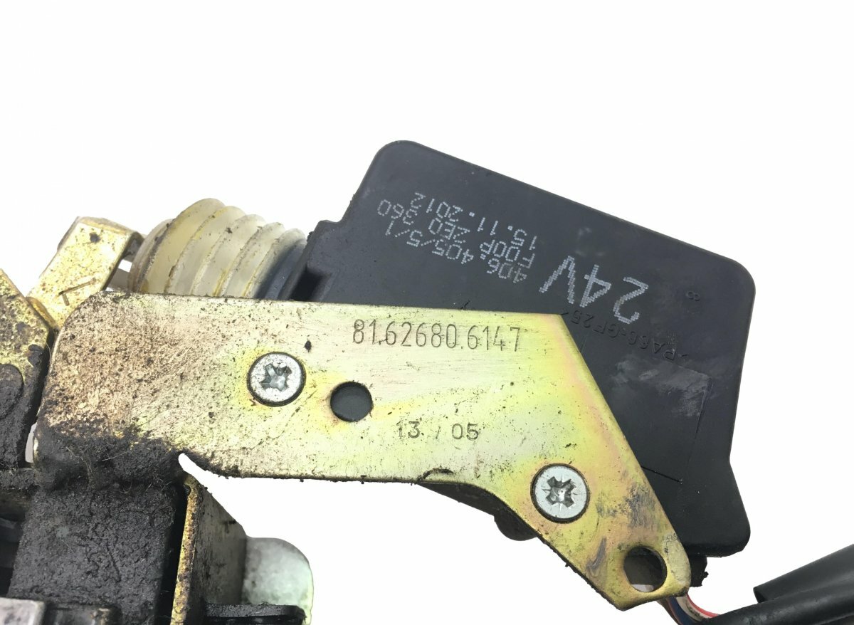 81626806147 Door lock, with central locking motor, Left MAN TGS,TGA,TGL ...