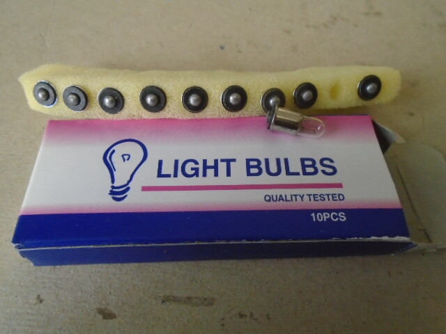 BOX OF 10 EA MINIATURE INCANDESCENT LAMP P/N: M6363/8.5 I/W 327 | eBay