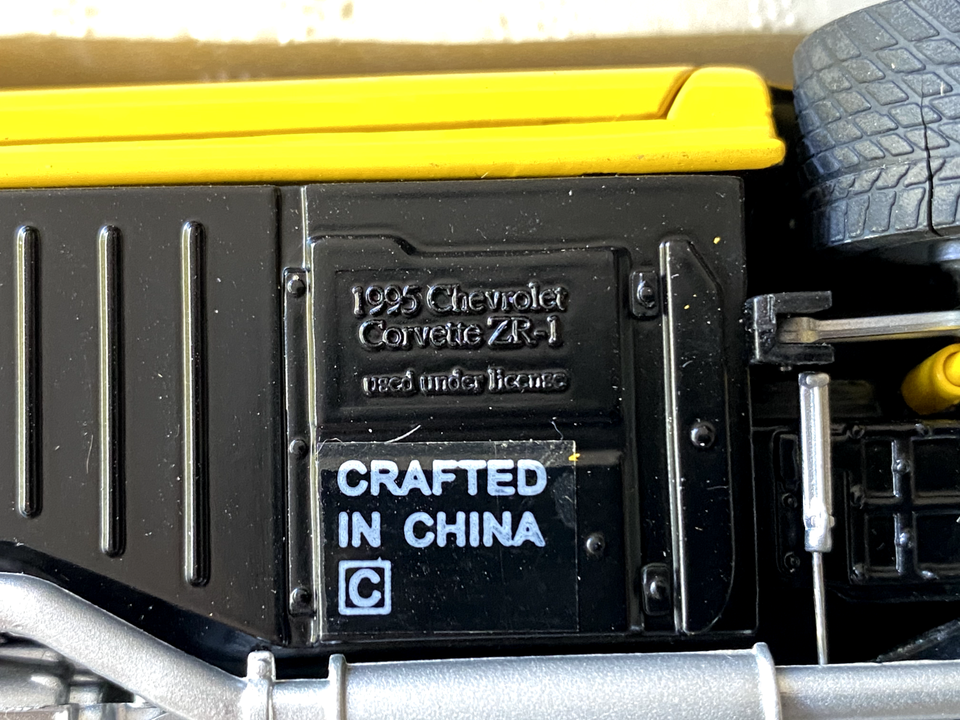 Danbury Mint 1/24 1995 Chevrolet Corvette ZR-1 Model Car Diecast Yellow ...