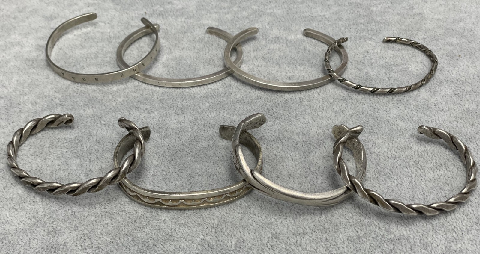 ASSORTED SILVER BANGLE BRACELETS - Gem