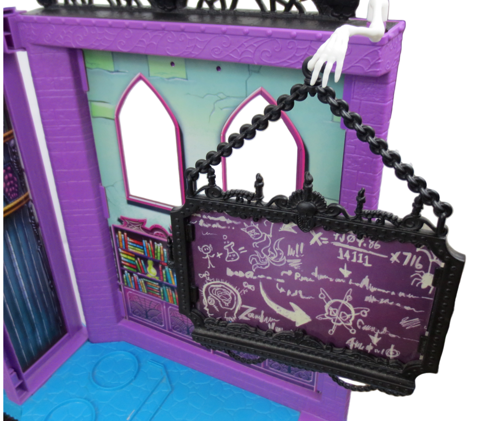 Monster High Deadluxe High School Castle Deluxe Playset comes ...
