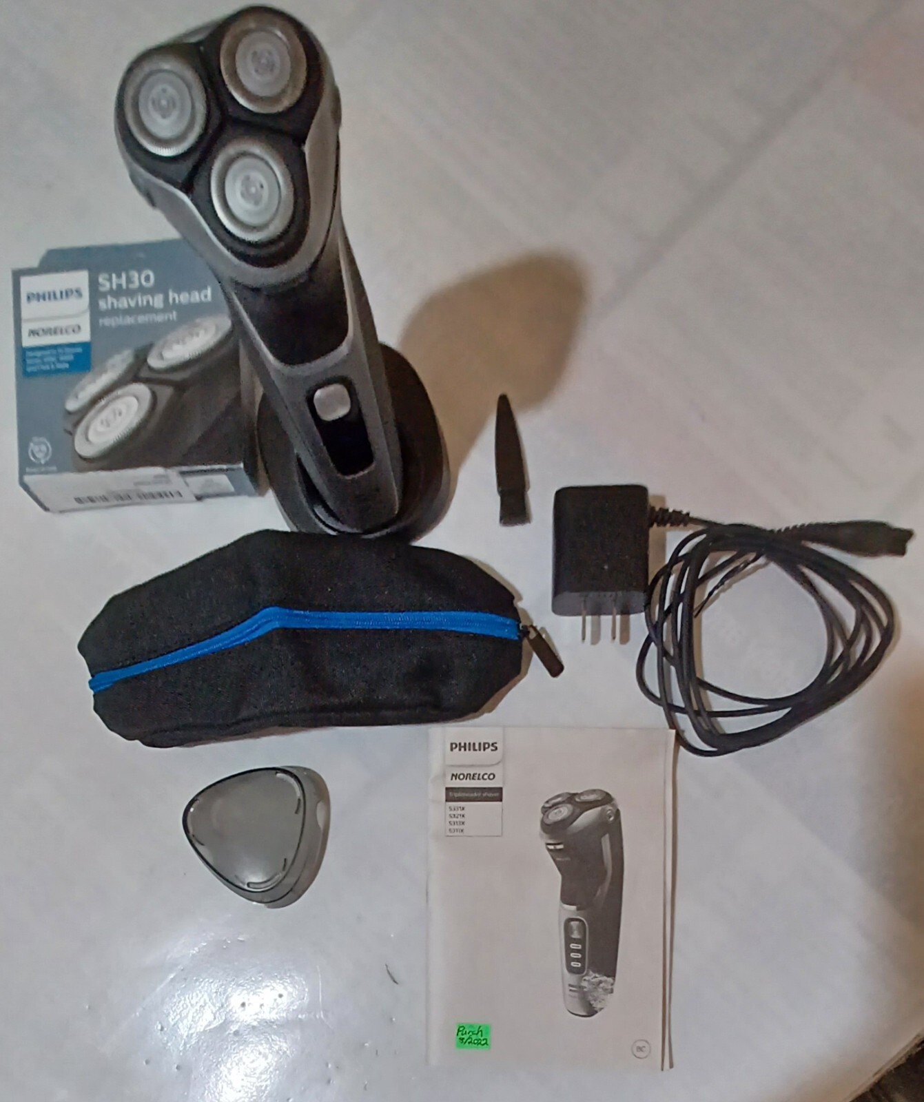 Philips Norelco Series 3000 Rechargeable | Grelly USA
