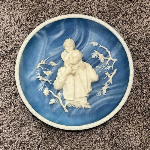 Avondale Blue Collector Incolay Plate Frances Taylor Williams DADDY AND ...