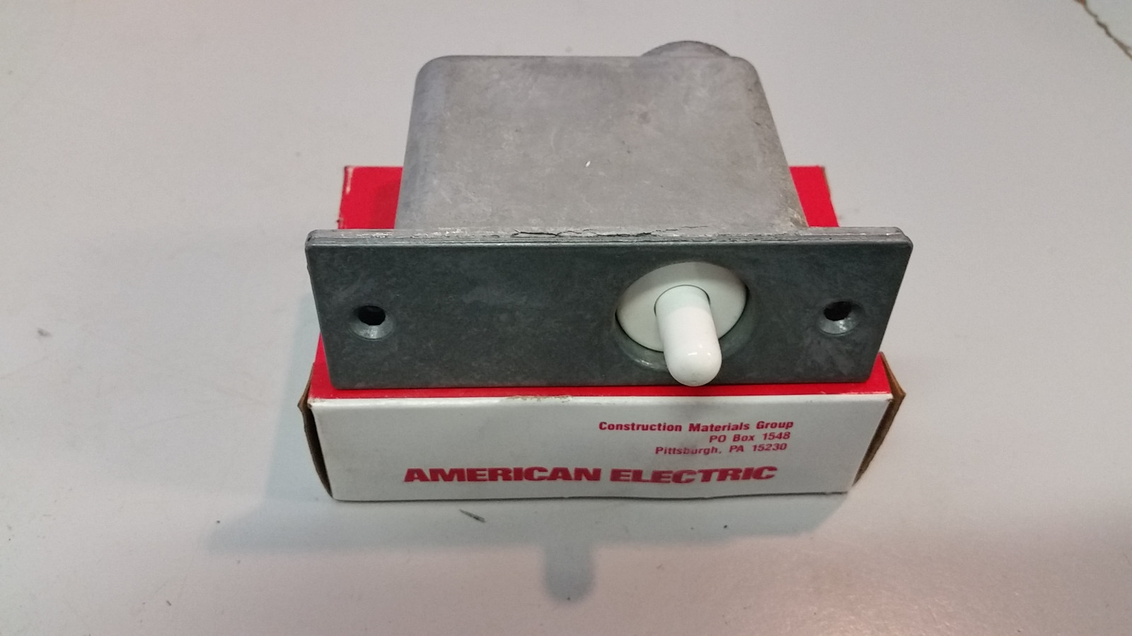 American Electric Perfect-Line DN415 Automatic Door Operated Light ...