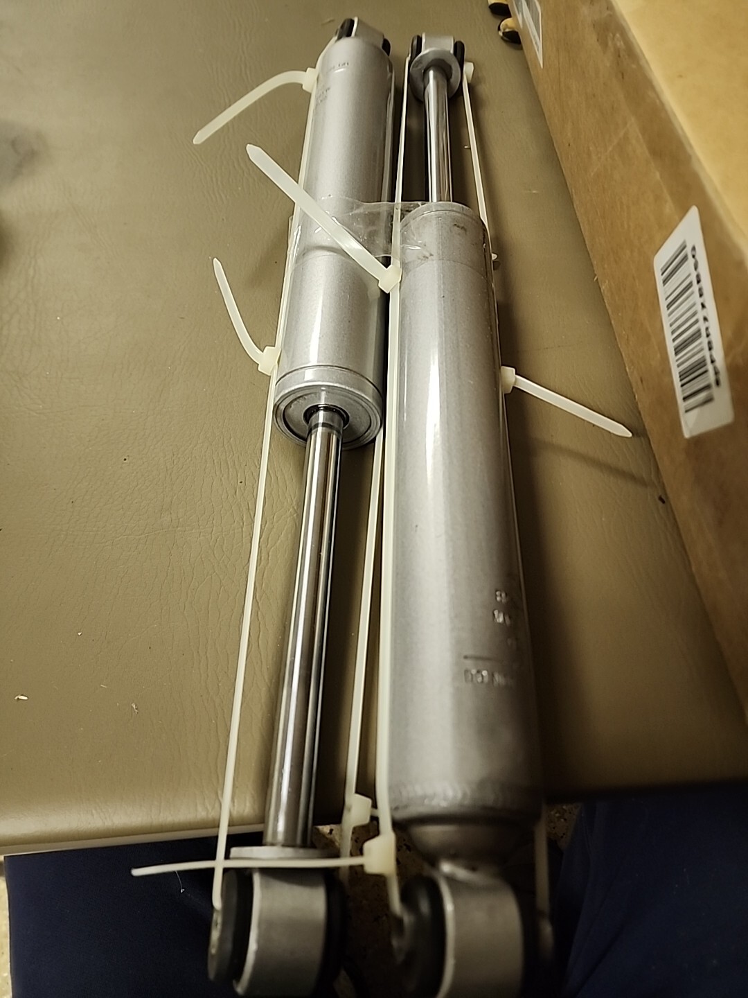 Pair of Rough Country RC660770B N3 Rear Shocks In Stock! | eBay