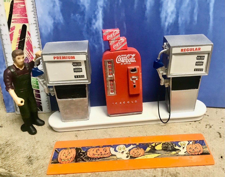 GAS PUMPS WITH SODA MACHINE AND MECHANIC1:18 SCALE DIORAMA FREE GAS ...