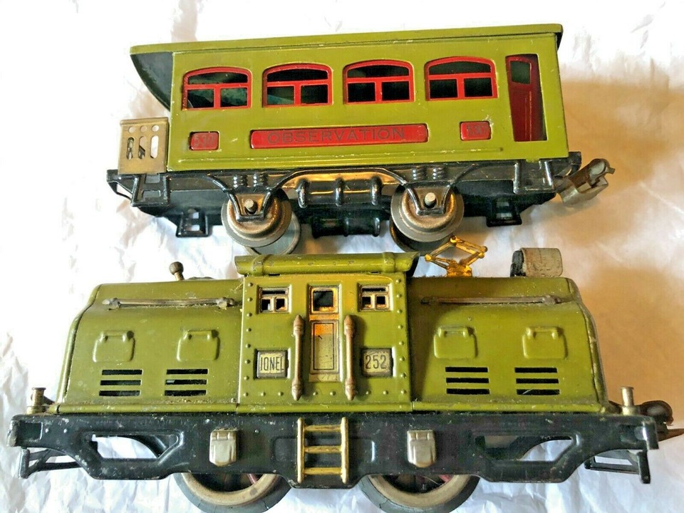 Vintage LIONEL 1930s Train Set #252 Engine, #530 & two #529 Cars ...