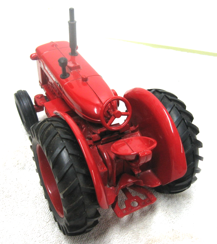 VINTAGE 1/16 INTERNATIONAL MCCORMICK FARMALL WD9 TRACTOR ON RUBBER FARM ...