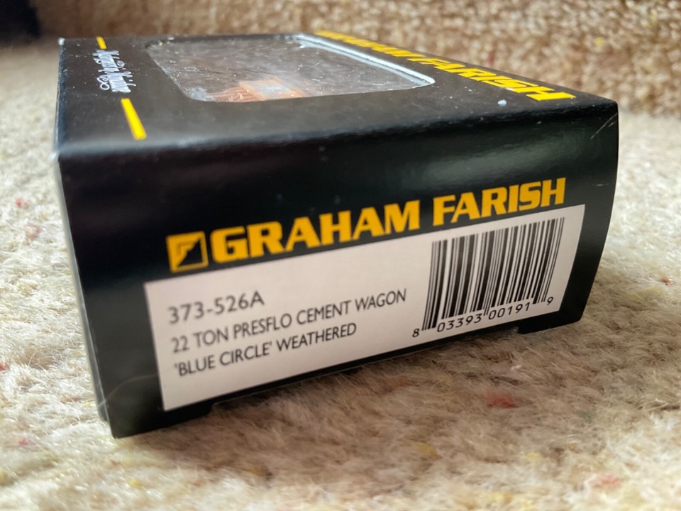 Graham Farish 373-526A 22 Ton Presflo Cement Wagon 'Blue Circle ...