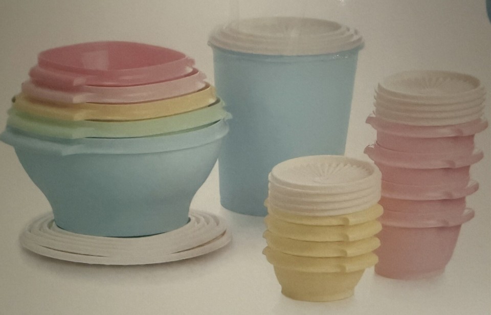 TUPPERWARE 32pc Pastel Heritage 16-Food Storage Containers SET Retro ...
