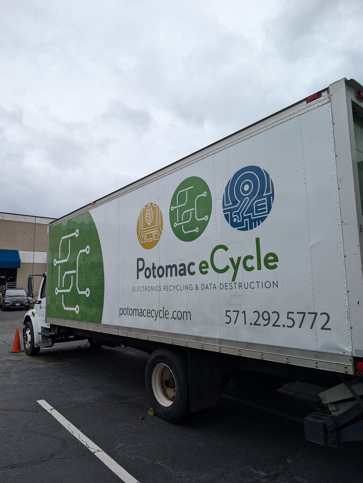 2005 26ft Morgan/Freightliner Business Class M2 Truck w/ Lift Gate 175k ...