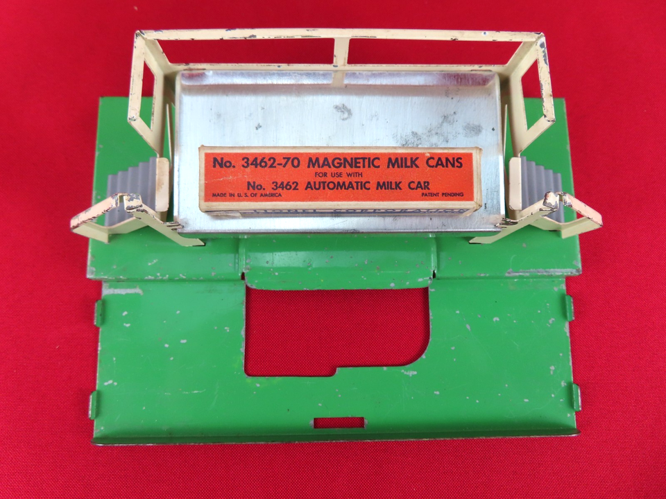 Lionel Postwar 34682 GLOSSY Automatic Milk Car w/ CORRECT Stand - BOXED ...