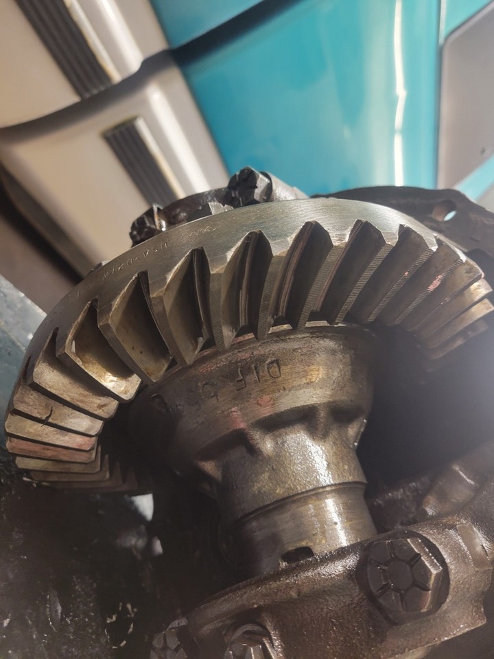 FORD 9" INCH Open CENTER SECTION THIRD MEMBER OEM 28 SPL 3.70 RATIO | eBay