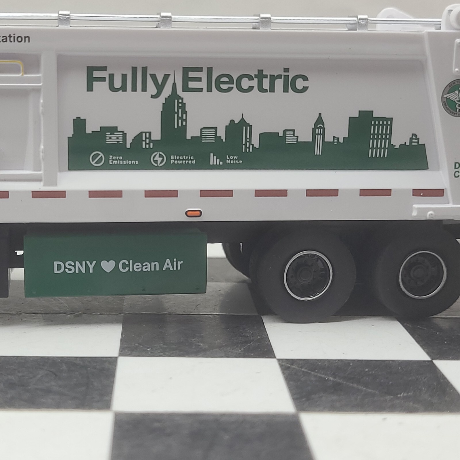 Greenlight 1/64 FULLY ELECTRIC Mack Rear Loader Garbage Trash Refuge DSNY Truck | eBay