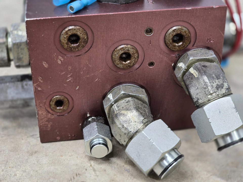 John Deere 1600 Commercial Mower Deck OEM Engagement Valve TCA 13745 | eBay
