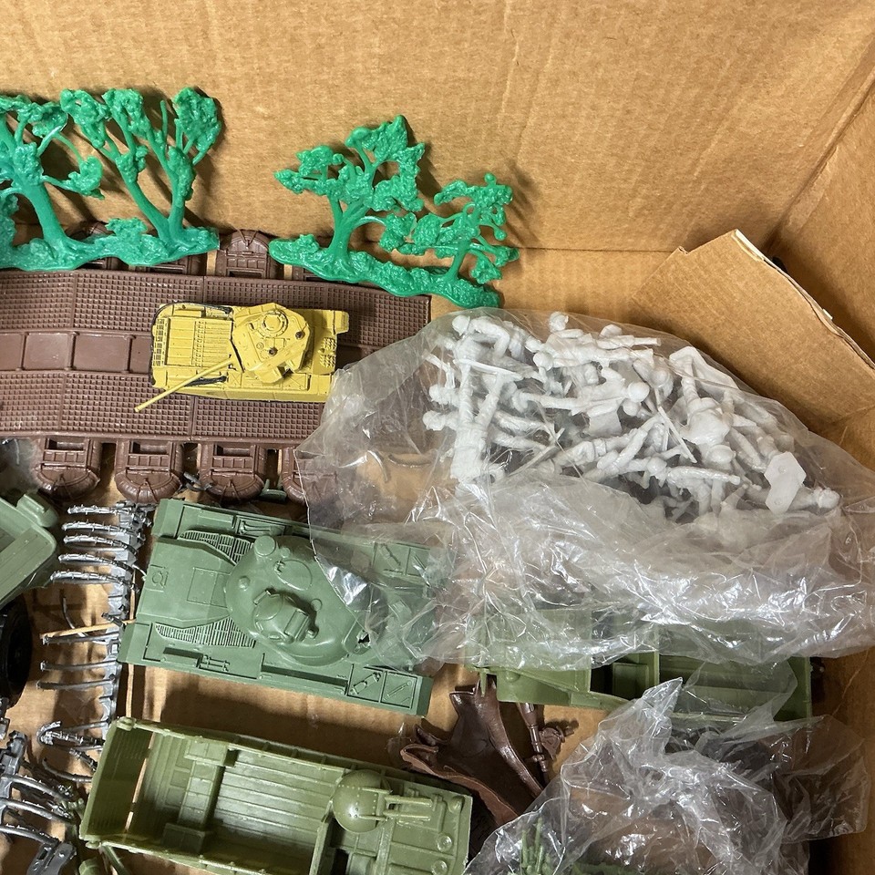Mego Corps. WW2 BATTLEGROUND! PLAY SET WITH EXTRAS - See Photos | eBay