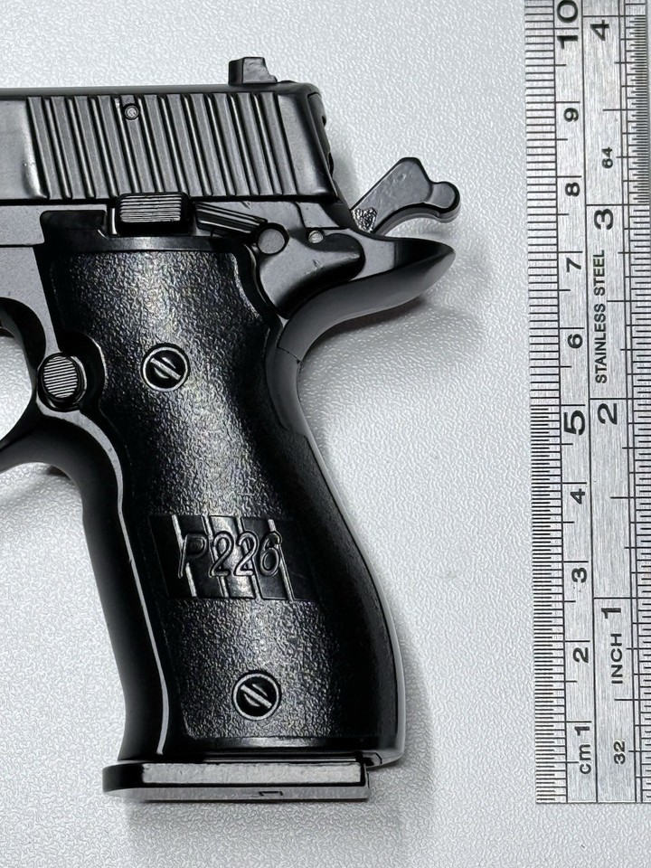 ALLOY Army Sig Sauer P226 Shell Eject COLLECTORS Toy Gun 1:2 Metal High ...