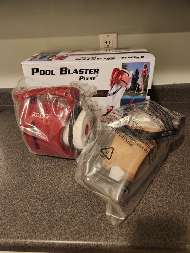 POOL BLASTER Pulse Cordless Pool Vacuum w/Pole Set - Large Debris ...