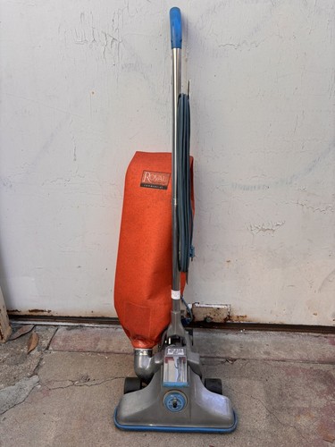 Vintage Royal Commercial Metal Upright Vacuum Cleaner Model 880 ...