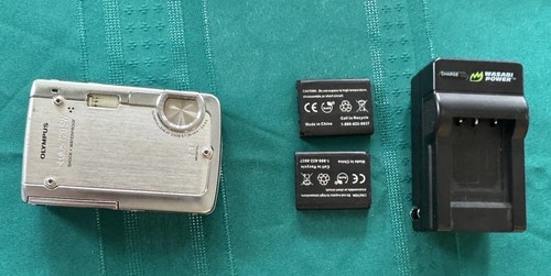 Olympus stylus 720SW 7.1MP waterproof camera+charger+batteries+data ...