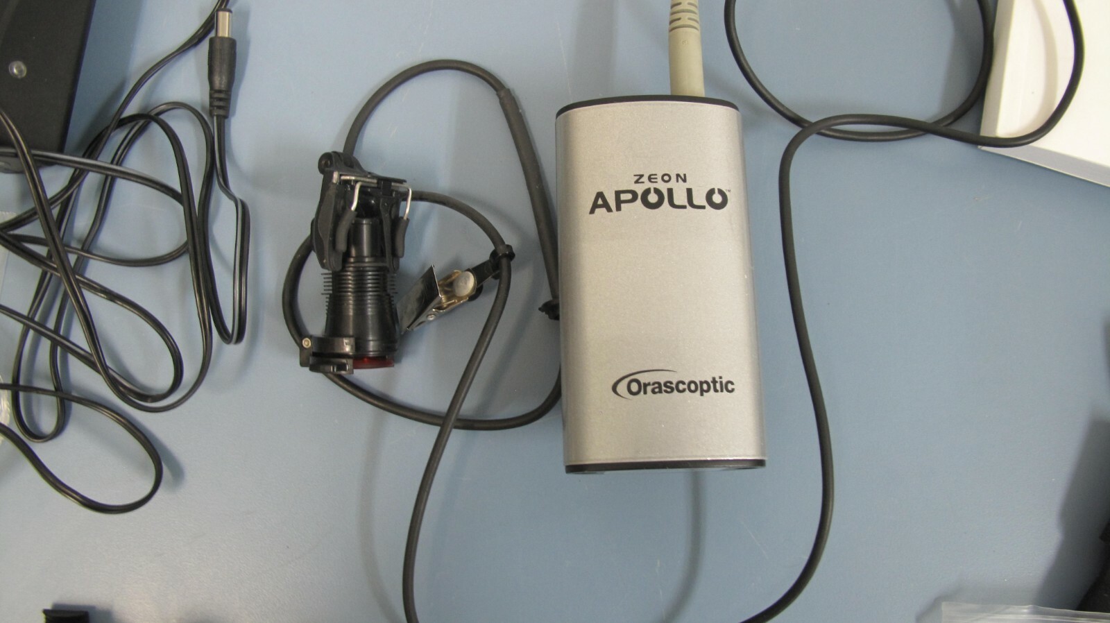 Orascoptic Zeon Apollo Portable LED Dental Light System W. Accessories ...