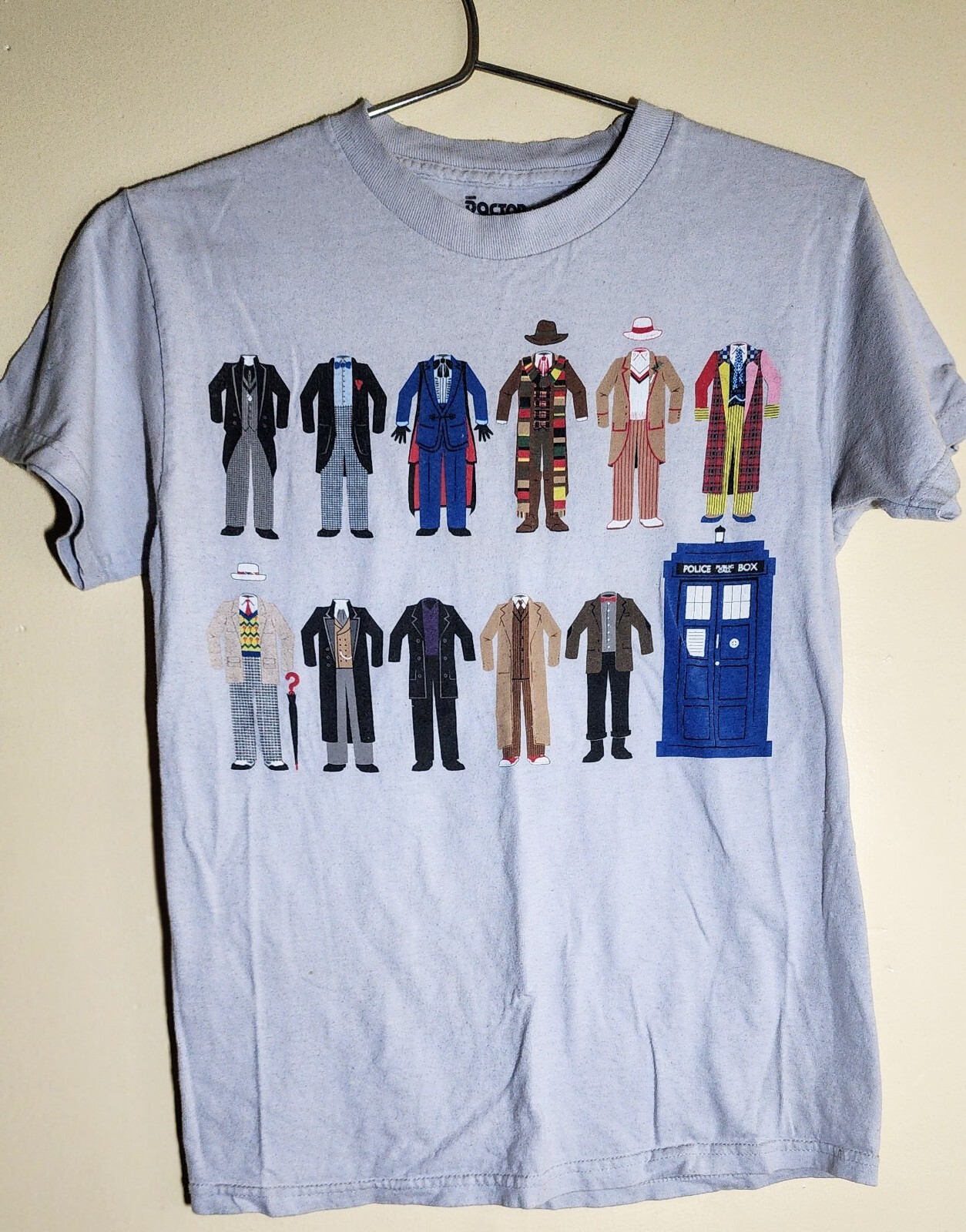 AUTHENTIC FIRST RUN - DR WHO - CLOTHES OF ALL THE DOC… - Gem