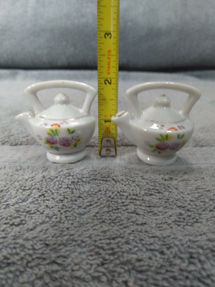 Vintage Hand Painted Tea Pot Salt And Pepper Shakers | eBay