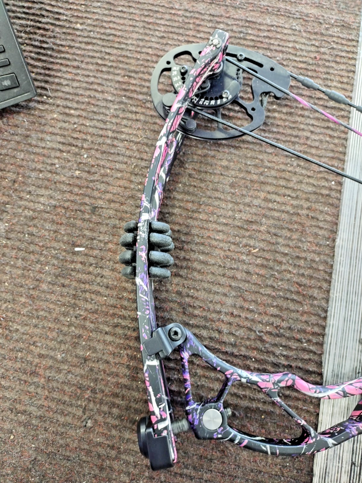 Obsession Hashtag Compound Bow. 19.5"DL 50lbs draw weight- Muddy Girl ...