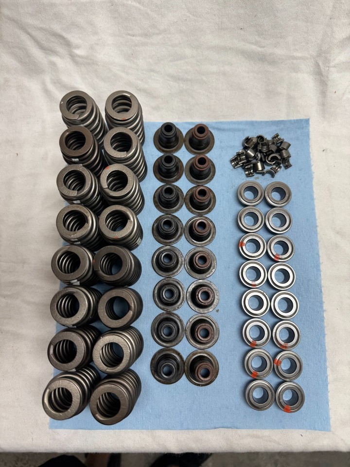 Corvette ZO6 Valve Springs Retainers Locks LS7 427 C6 Beehive Chevrolet ...