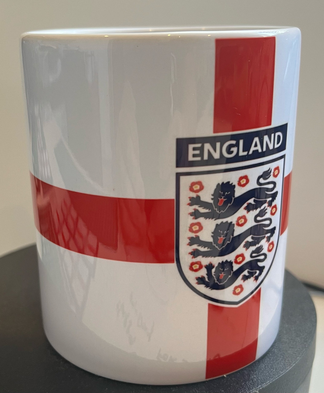 England 3 lions mugs, on St Georges flag. | Grelly UK
