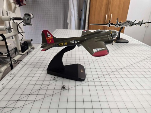 Toys & Model Corp. USAAF B-17G Flying Fortress - 'Nine-O-Nine' Display ...